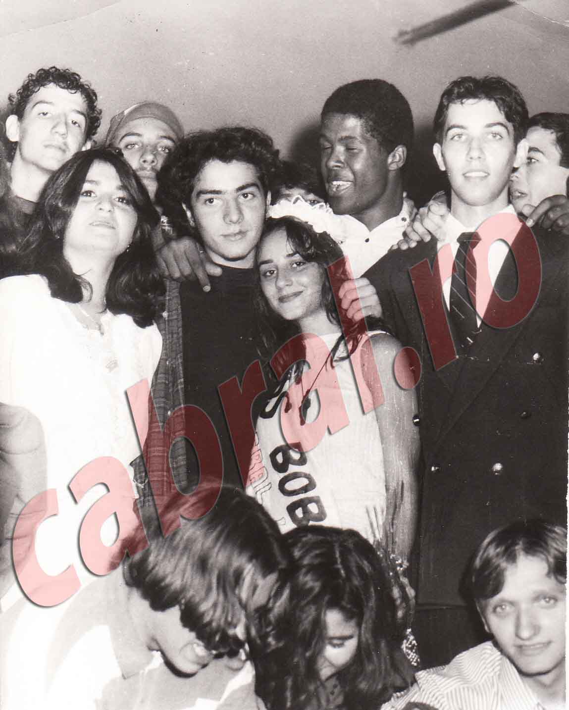 Scoate pozele din copilarie si posteaza-le public. Asa poti readuce ...